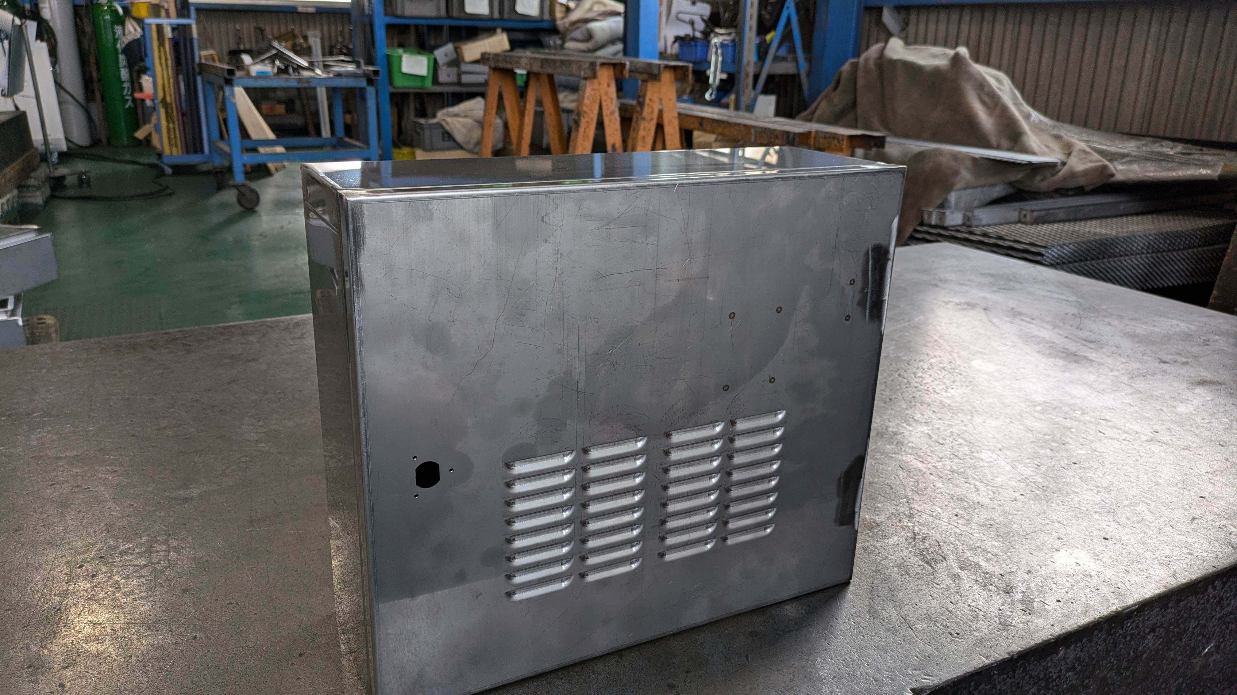 【加工事例】特注D.N.M-1型 警報機 外箱 ステンレス 日機工業 | イプロスものづくり