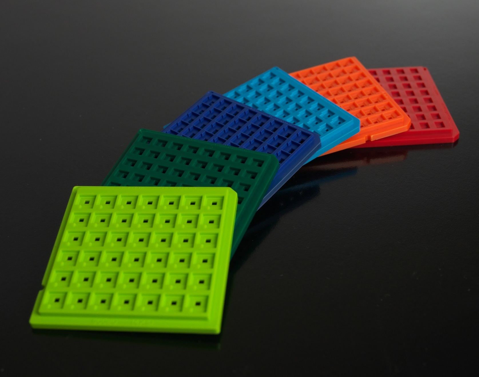 Semiconductor chip trays / IC trays (shipping trays / process trays ...